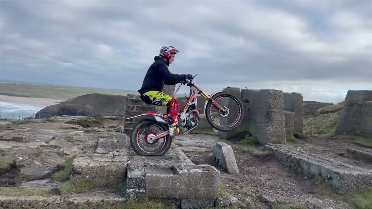 Toby Martyn y Alexz Wigg en un día de entreno "Minecraft", vídeo